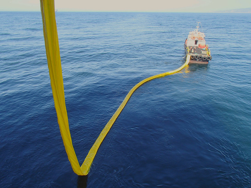 14 Unique Methods: Cleaning Up Oil Spills Made Easy