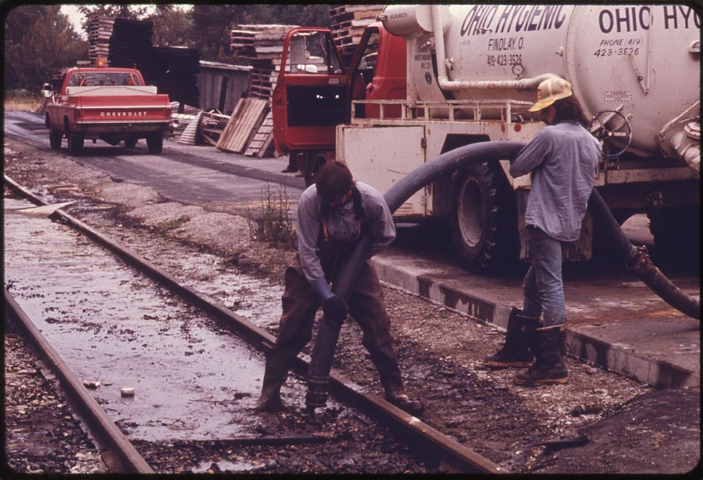 14 Unique Methods: Cleaning Up Oil Spills Made Easy